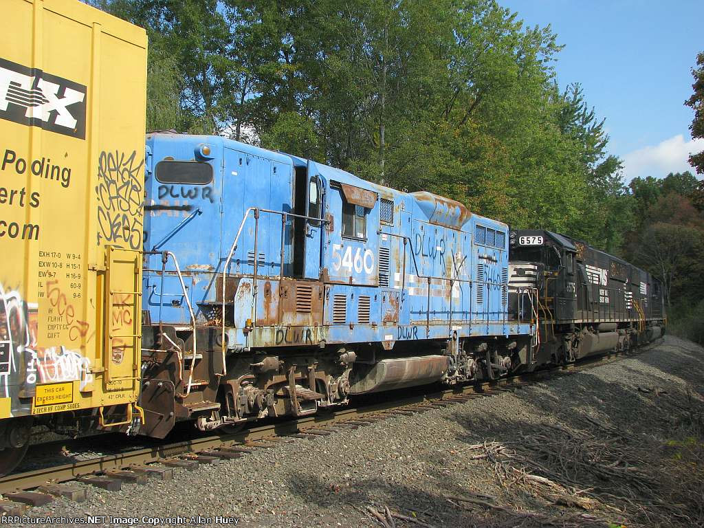 ex DL&W 959 (Conrail 5460) arrives back home after a journey up the Portland Secondary